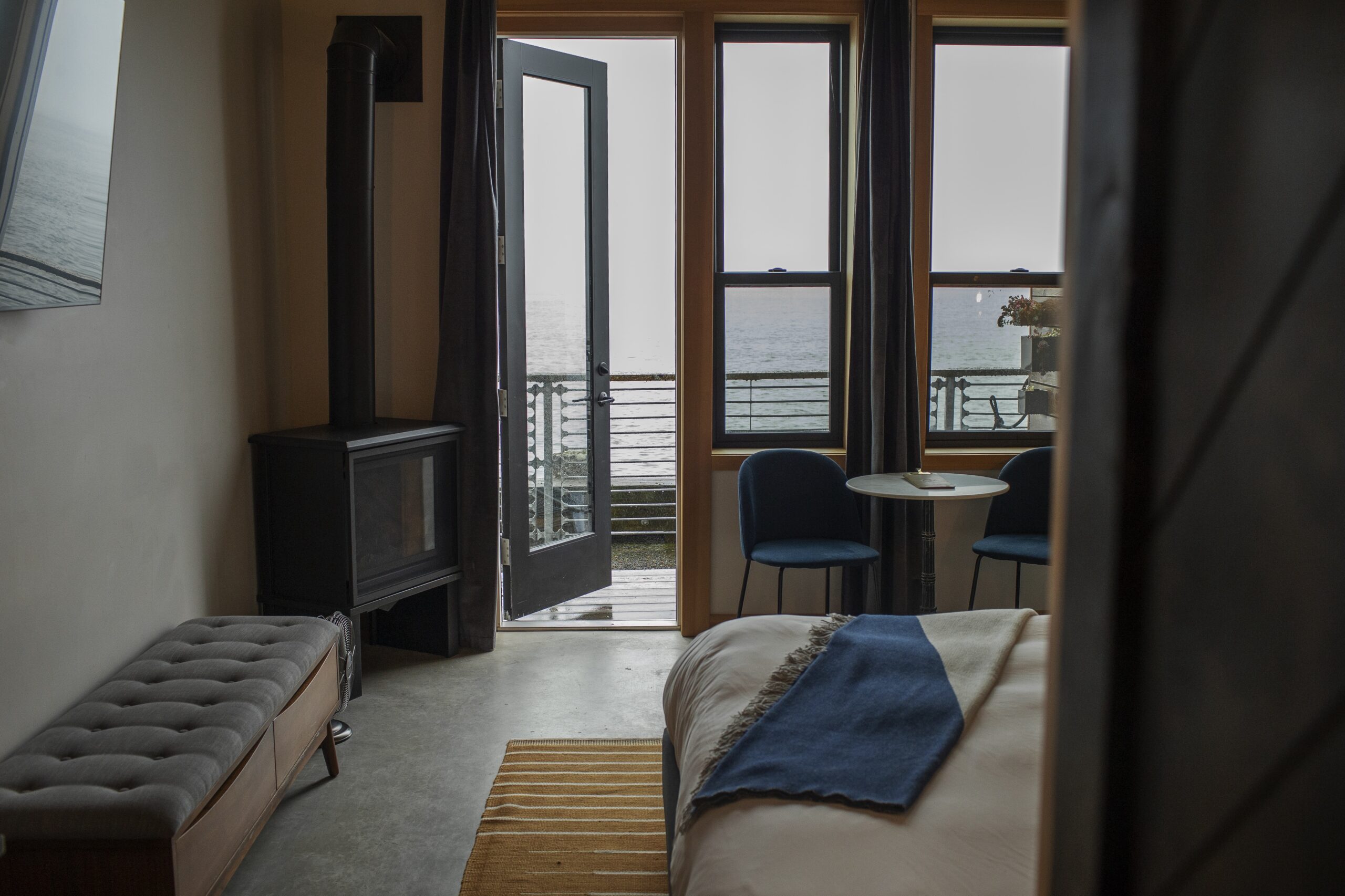 Astoria Hotel With River View | Bowline Hotel