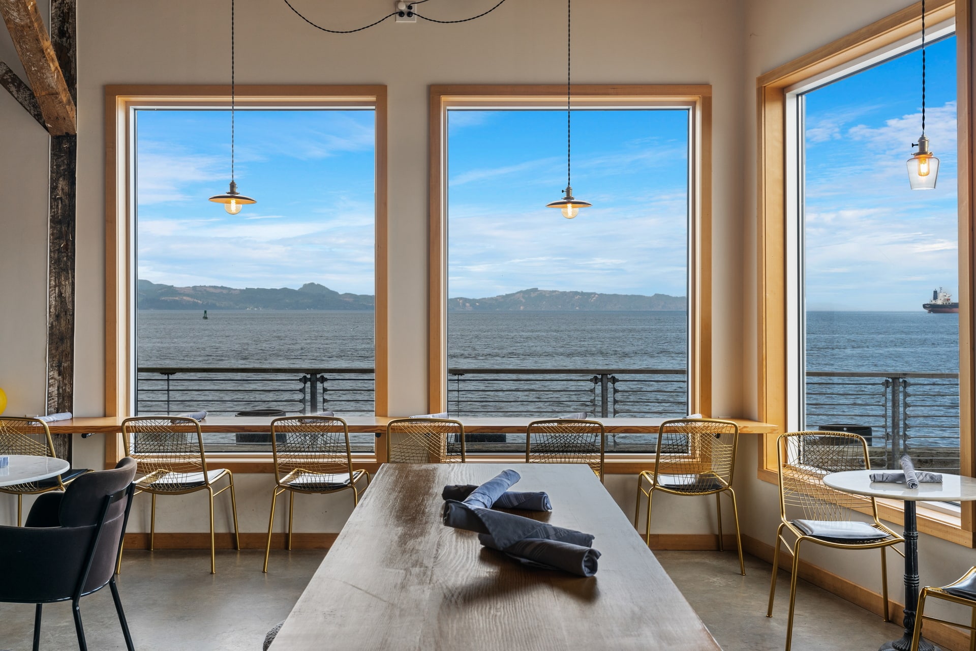 The Knot Bar, Bowline Hotel | Bars In Astoria OR